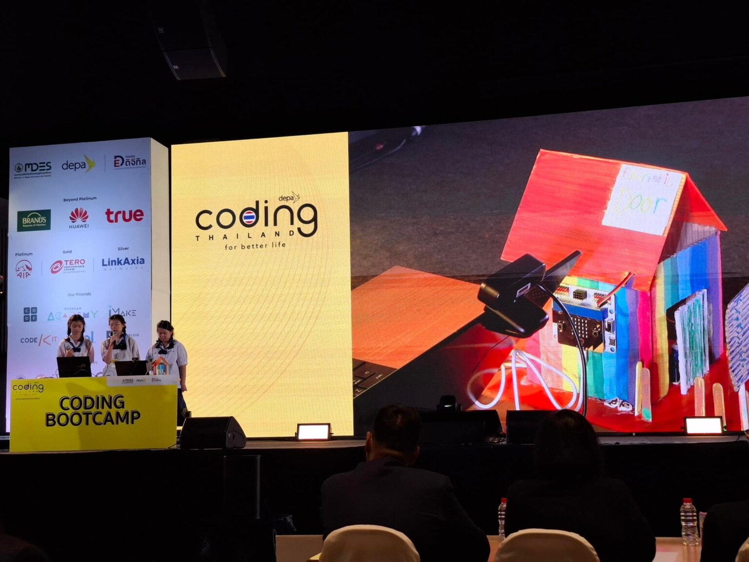 กิจกรรม Coding Bootcamp ภายใต้โครงการ Coding for better life ของกระทรวง ...
